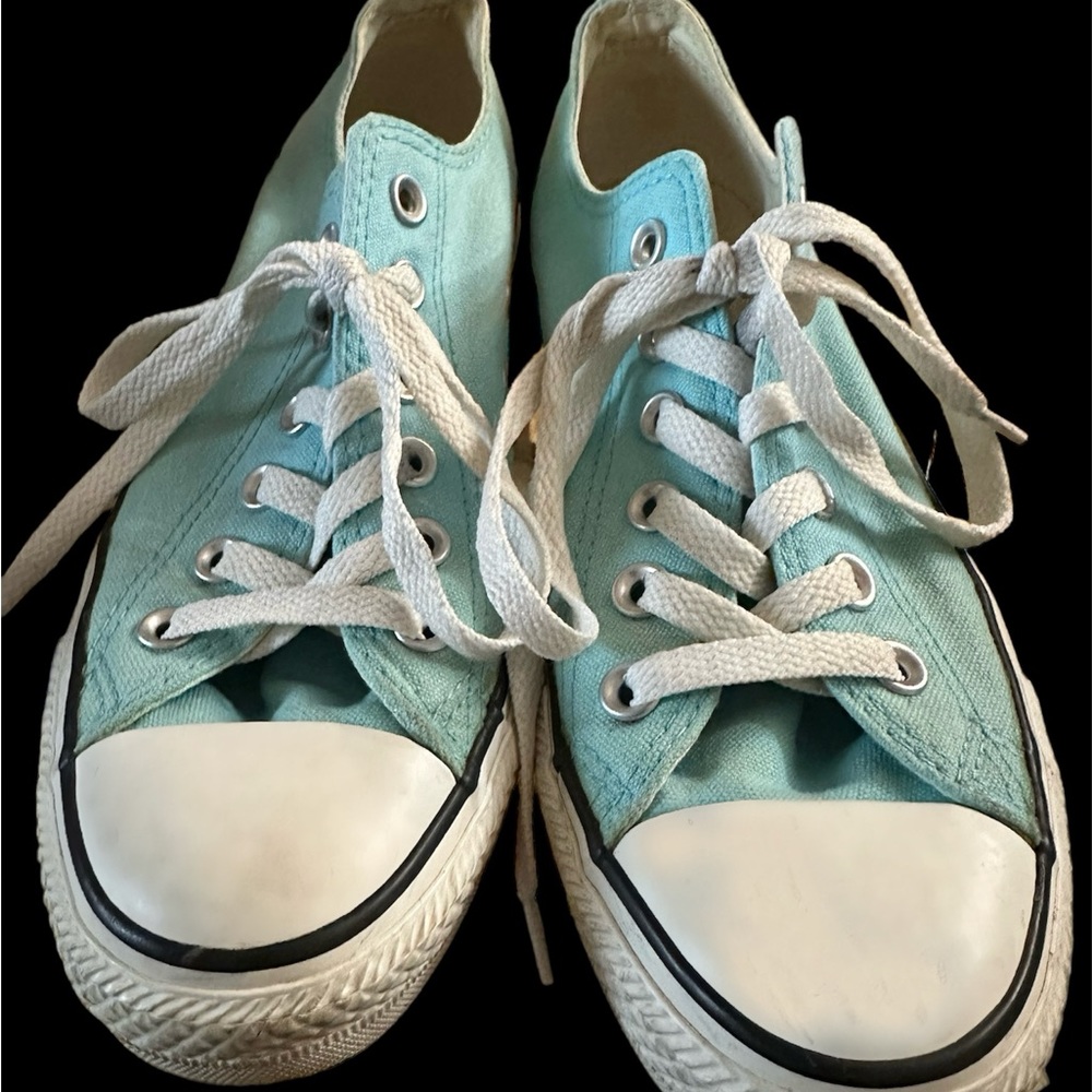 Light Blue Converse All Stars Men’s 6 - Ladies 8 - Gem